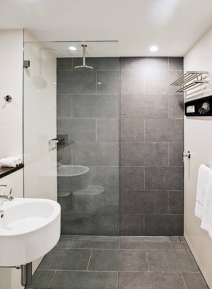 The Woolstore 1888 by Ovolo, Pyrmont : hotel during the day - Dayuse.sg