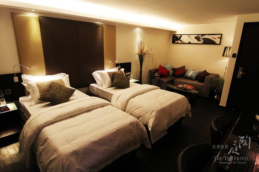 The Ten Hotel, Kowloon Tong : hotel during the day - Dayuse.com