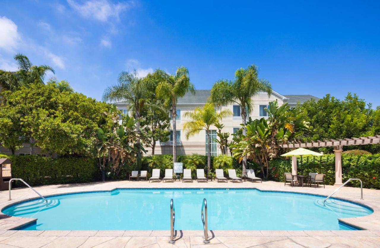 Hilton Garden Inn LAX/El Segundo, El Segundo, CA : hotel during the day ...