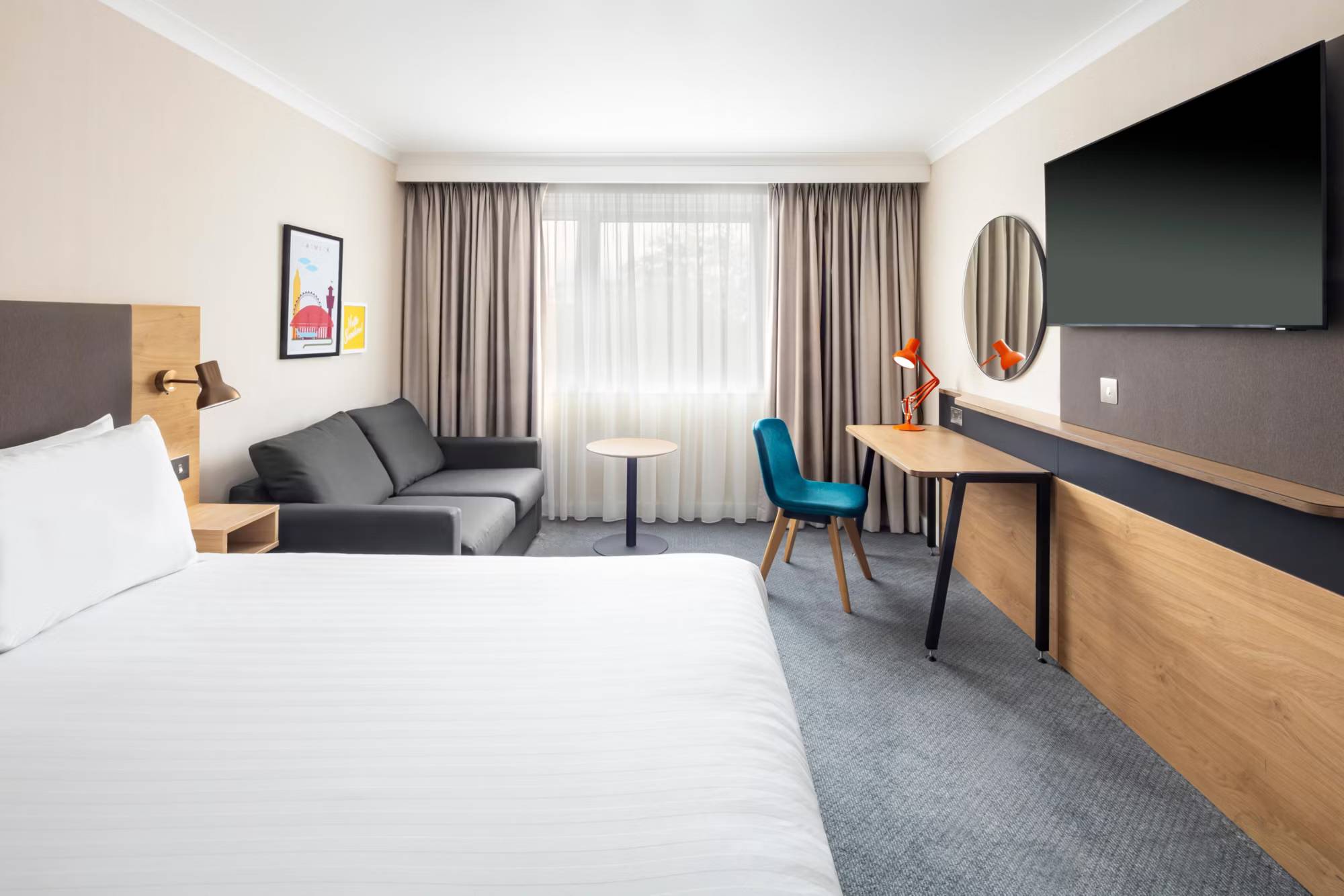 Holiday Inn London - Gatwick Airport, an IHG Hotel, England : -16% ...