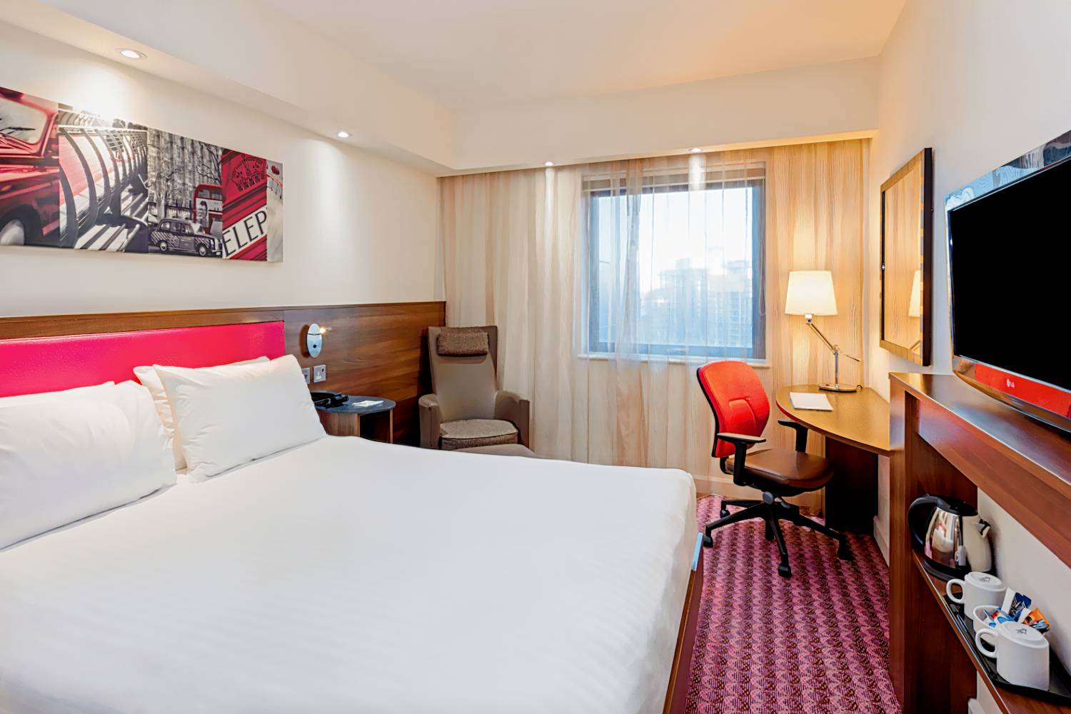 Hampton by Hilton London Croydon, England : -37% during the day ...