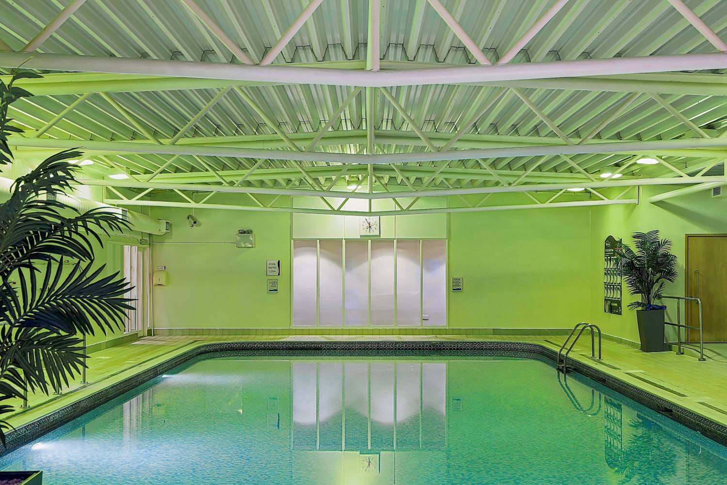 Holiday Inn Guildford, Surrey : -28% en journée • Réservation à l'heure ...