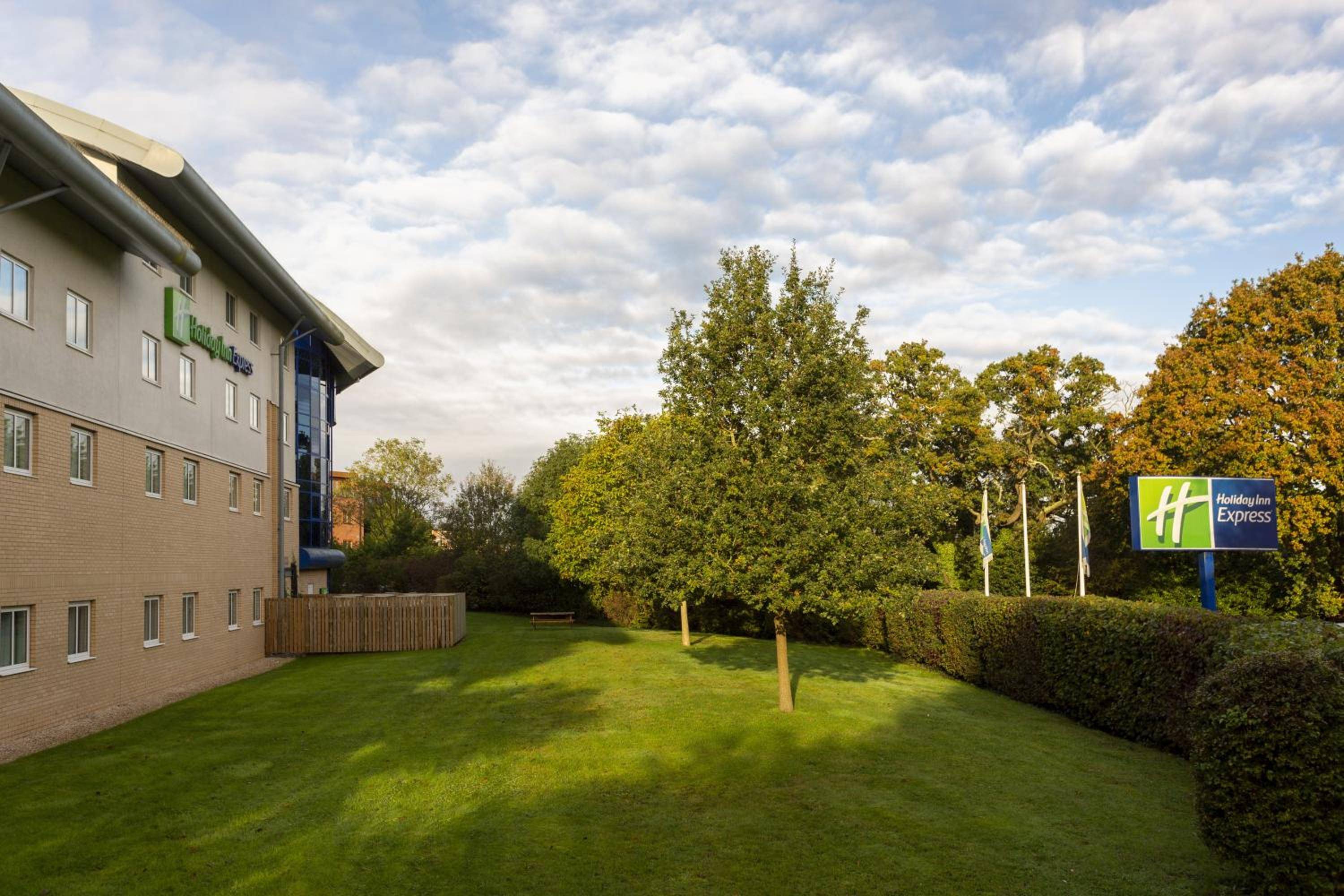 Holiday Inn Express Southampton - M27, J7, an IHG Hotel, West End : -45 ...