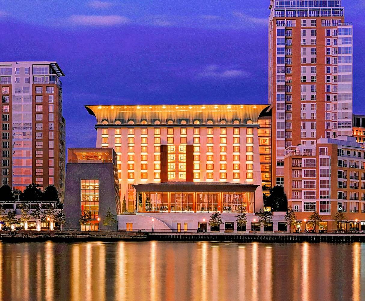 Canary Riverside Plaza Hotel, Canary Wharf : -31% during the day ...