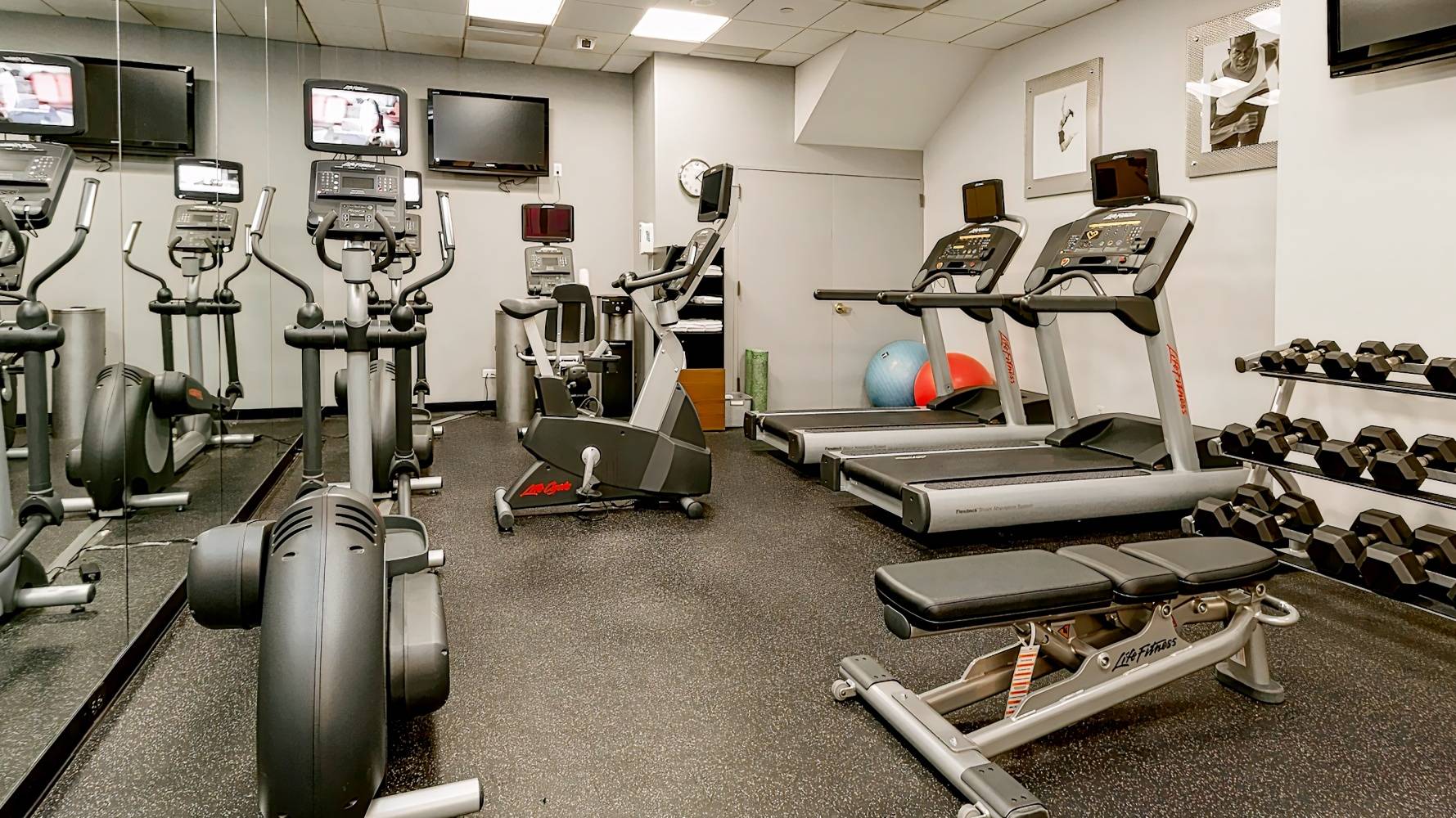 Hourly Hotels : Hotel rooms for a few hours - Dayuse.com