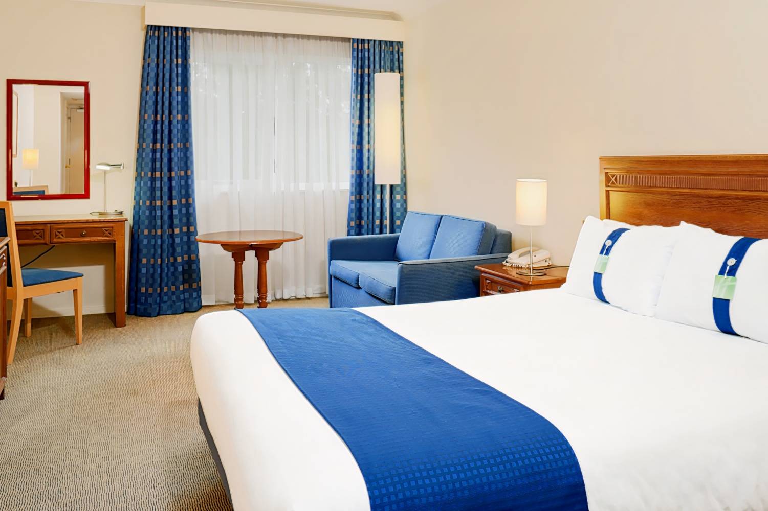Holiday Inn Maidstone Sevenoaks, Wrotham Heath : -37% during the day ...