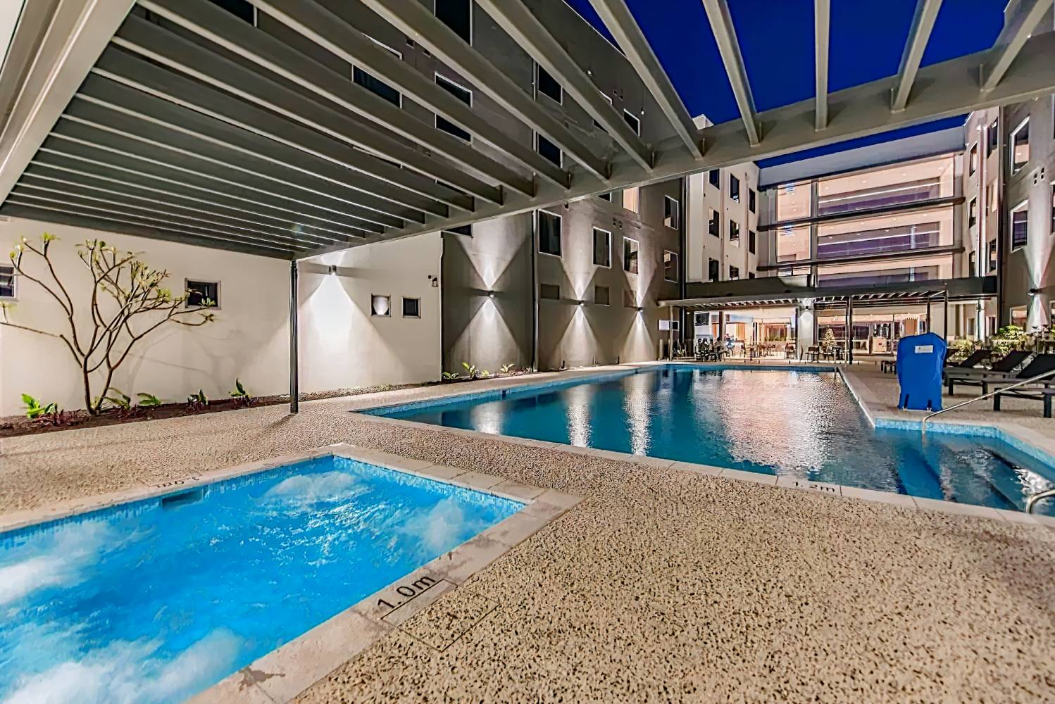 Ingot Hotel Perth, Belmont : hotel during the day - Dayuse.com