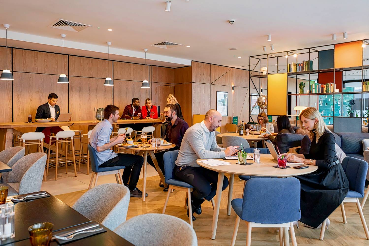 Holiday Inn London - Whitechapel, Shadwell : hotel during the day ...