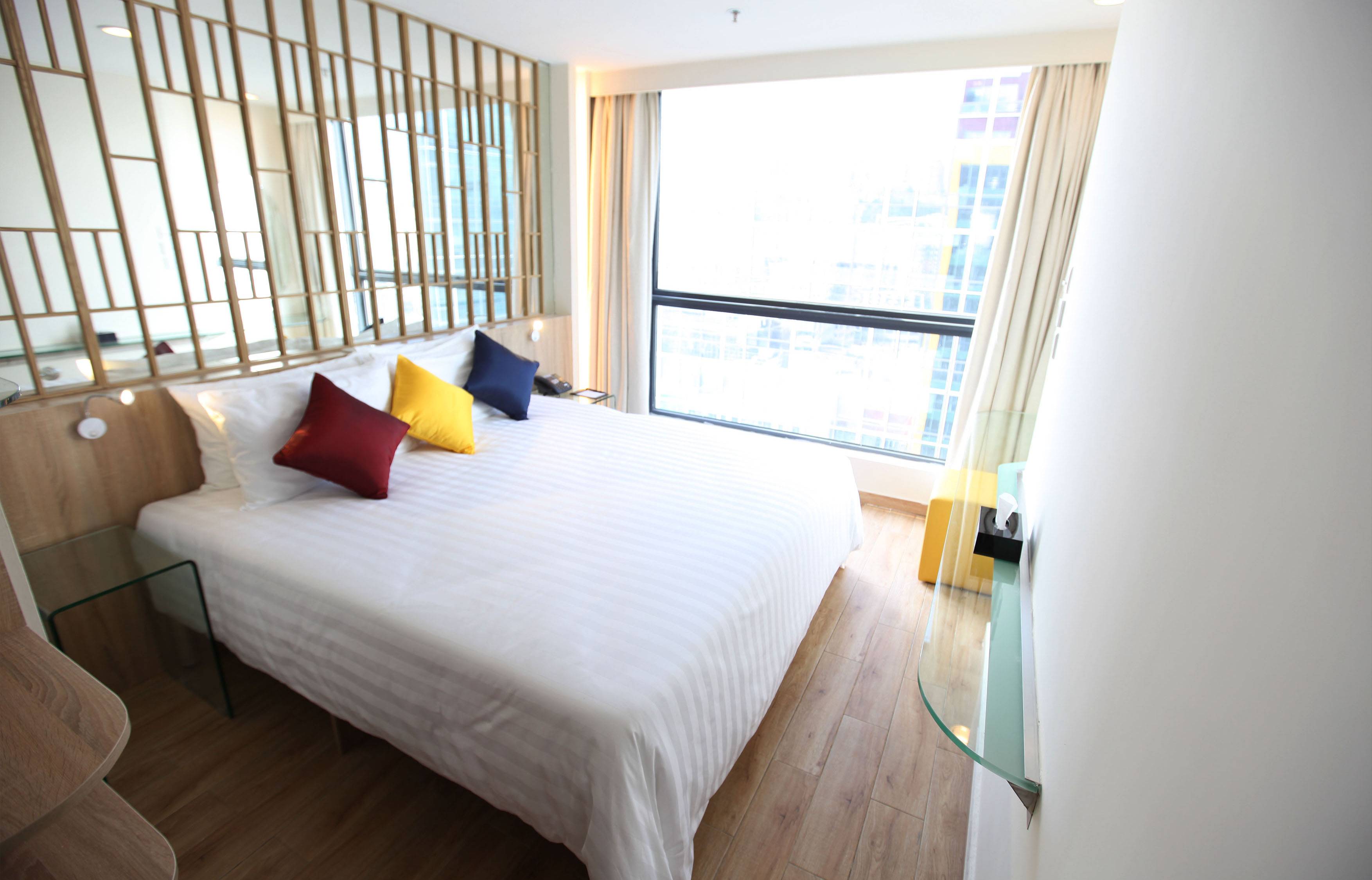 IW Hotel, Kwun Tong : hotel during the day - Dayuse.com