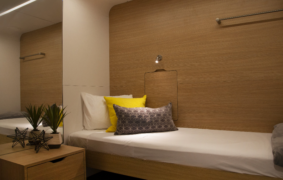 Sleepbox Lounge IAD, Sterling : hotel during the day - Dayuse.com