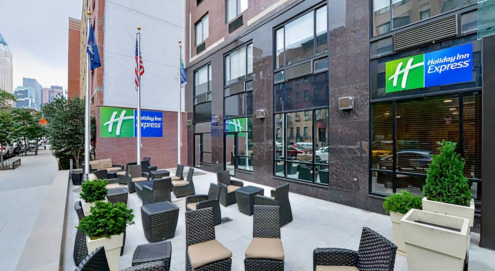 Holiday Inn Express Midtown West, Hell's Kitchen : -57% during the day ...