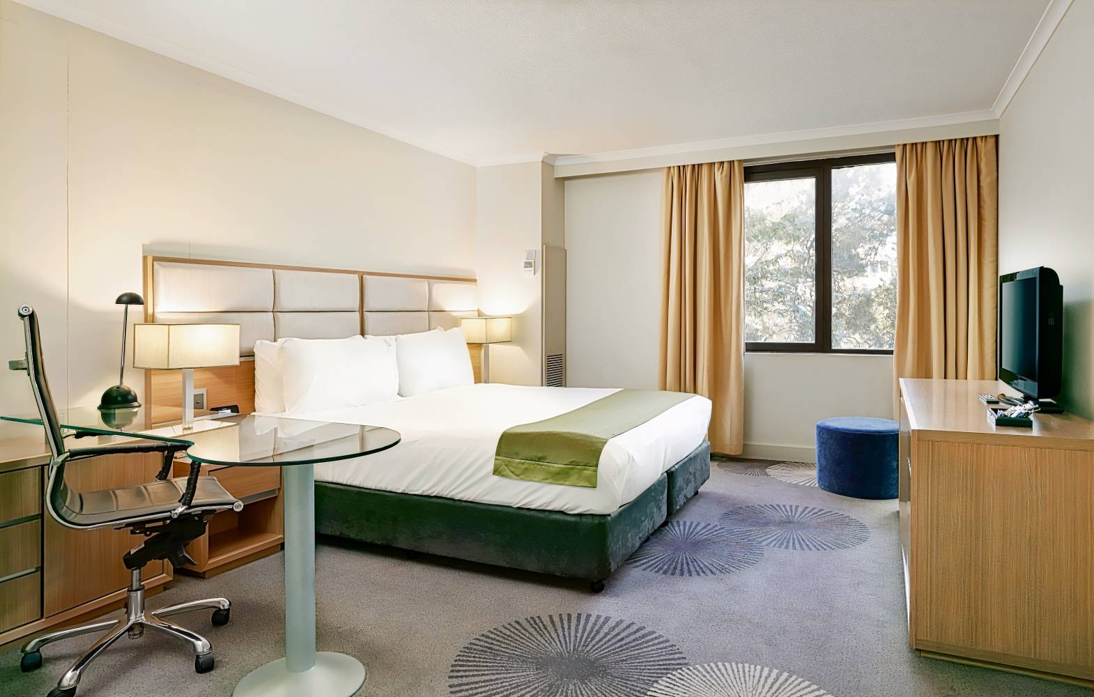 Holiday Inn Parramatta, an IHG Hotel, Parramatta : hotel during the day ...