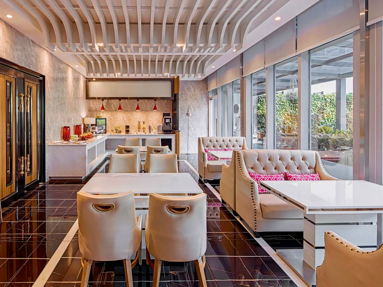 Mercure Singapore Bugis, Rochor : hotel during the day - Dayuse.com