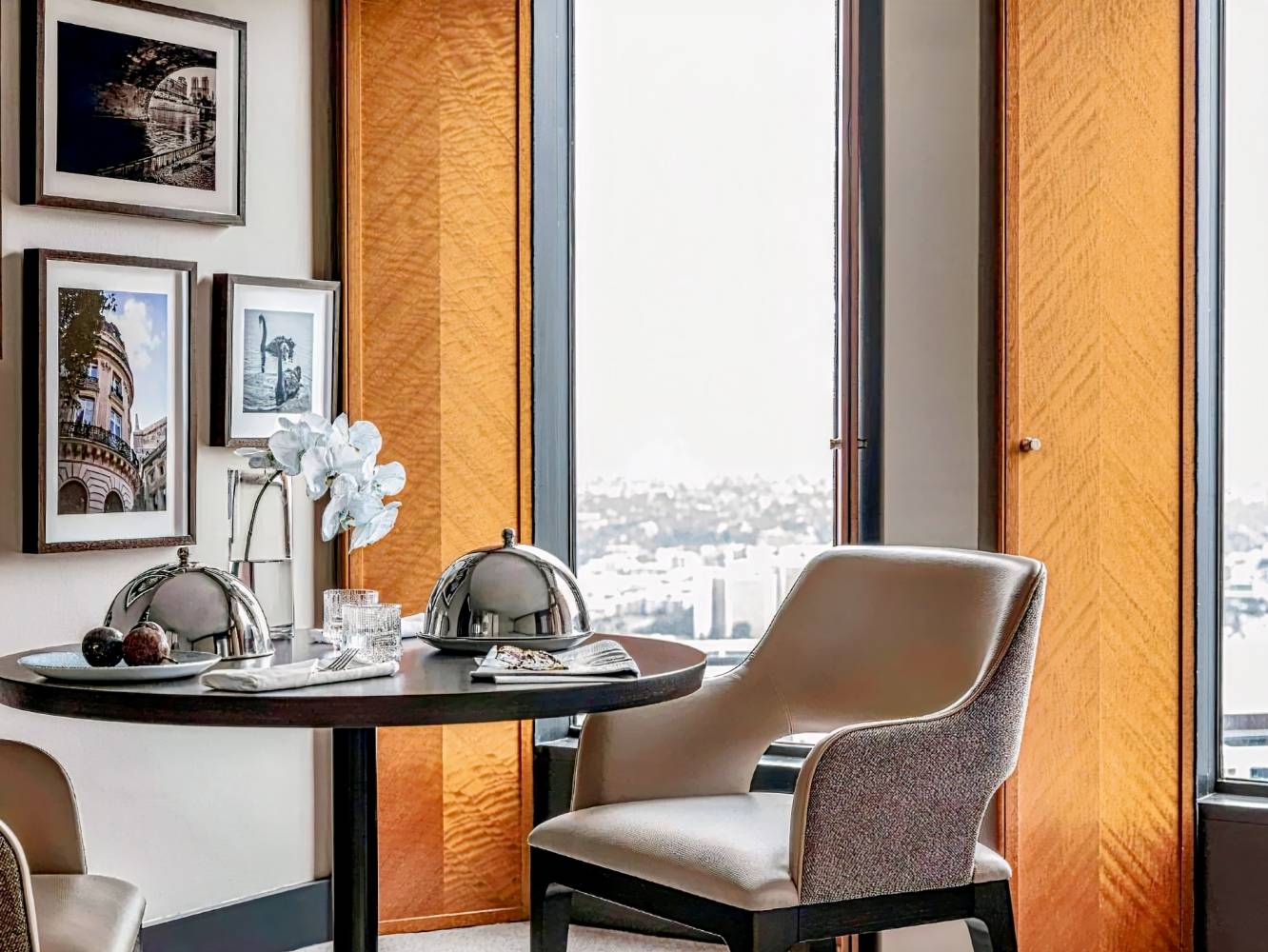 Sofitel Melbourne on Collins, Melbourne : hotel during the day - Dayuse.com