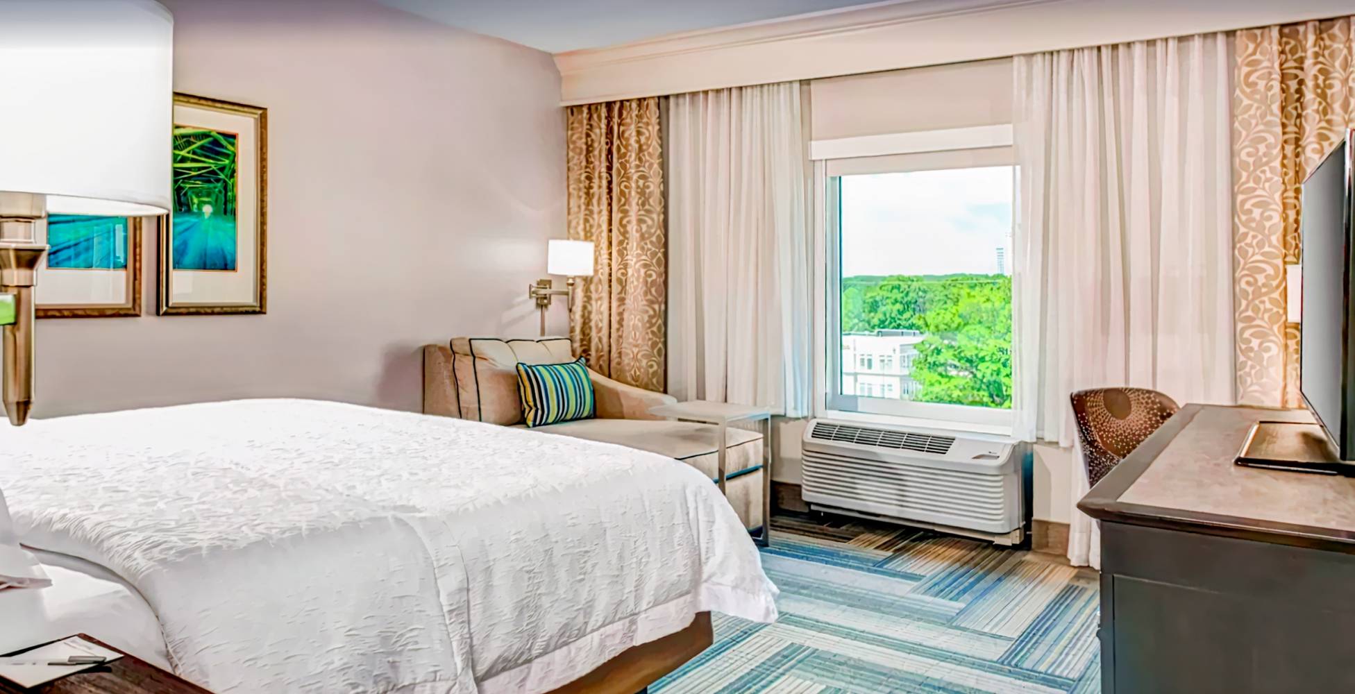 Book a Day Pass for a Hotel or Resort in Atlanta | Pool & Spa Access