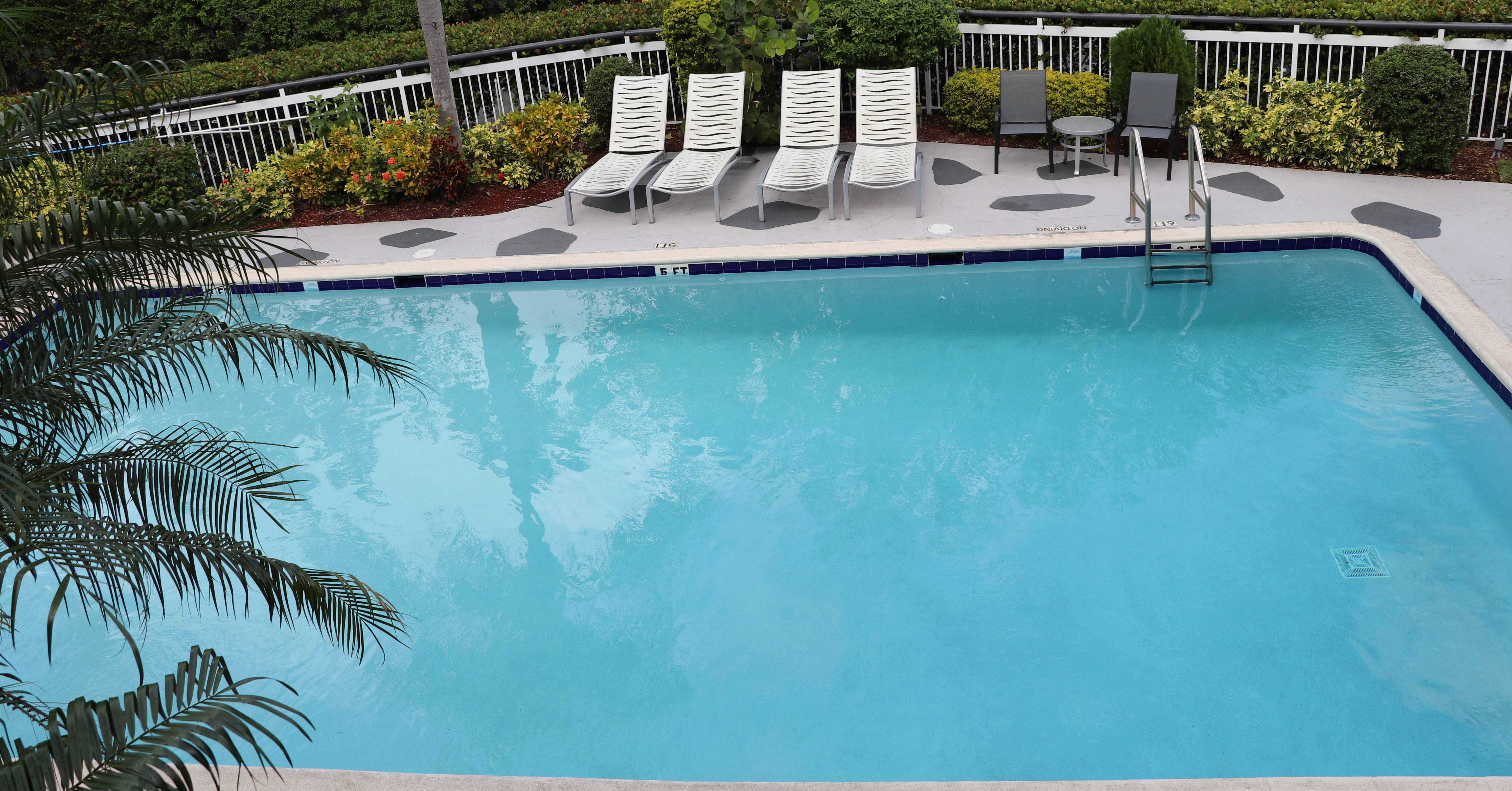 Quality Inn Miami Doral, Doral : hotel during the day - Dayuse.com