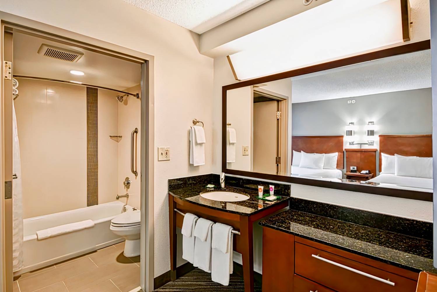 Hyatt Place Riverside/Downtown, Downtown Riverside en journée ...