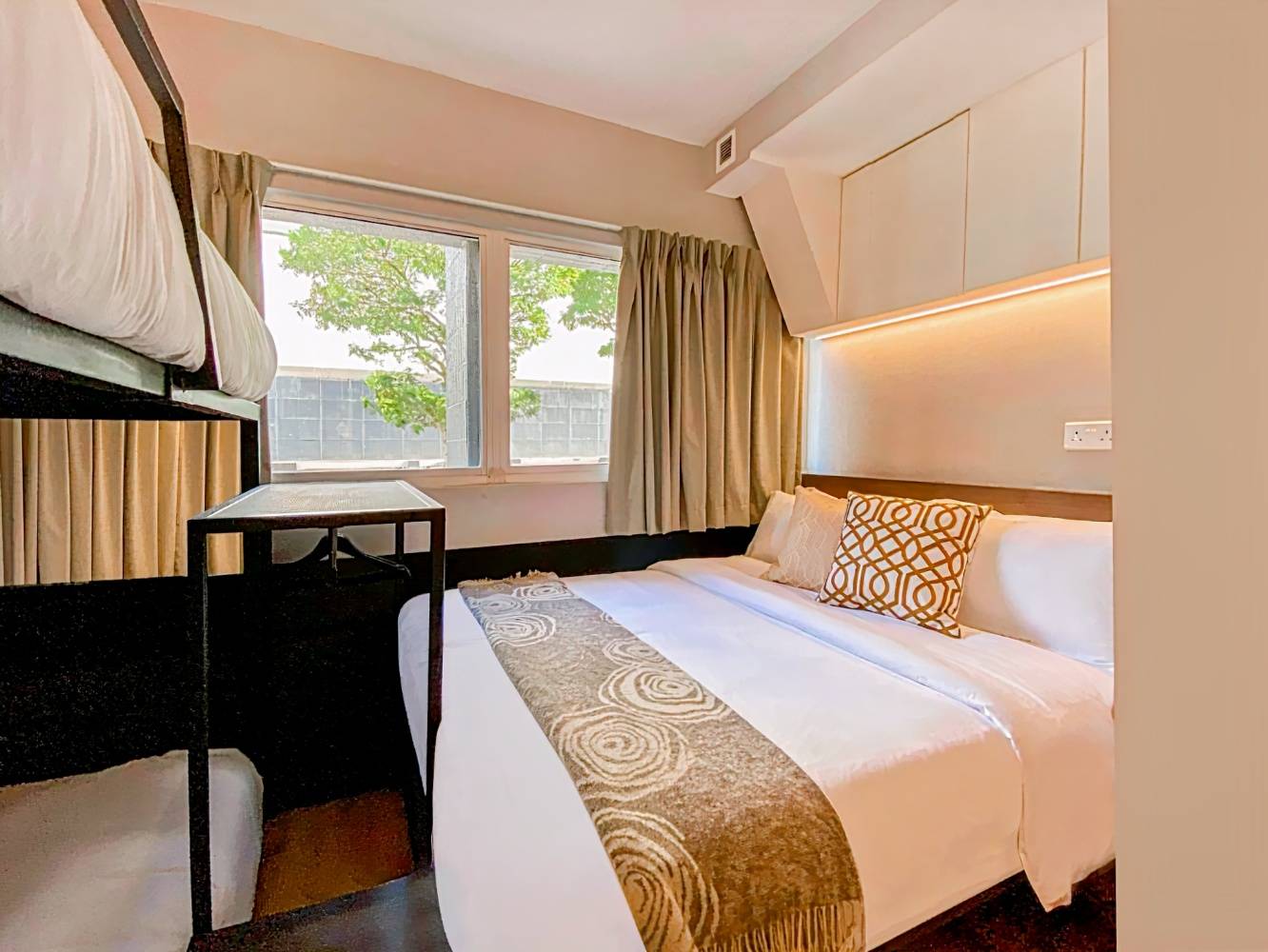 ST Signature Bugis Beach, Bugis : -40% during the day - Dayuse.sg