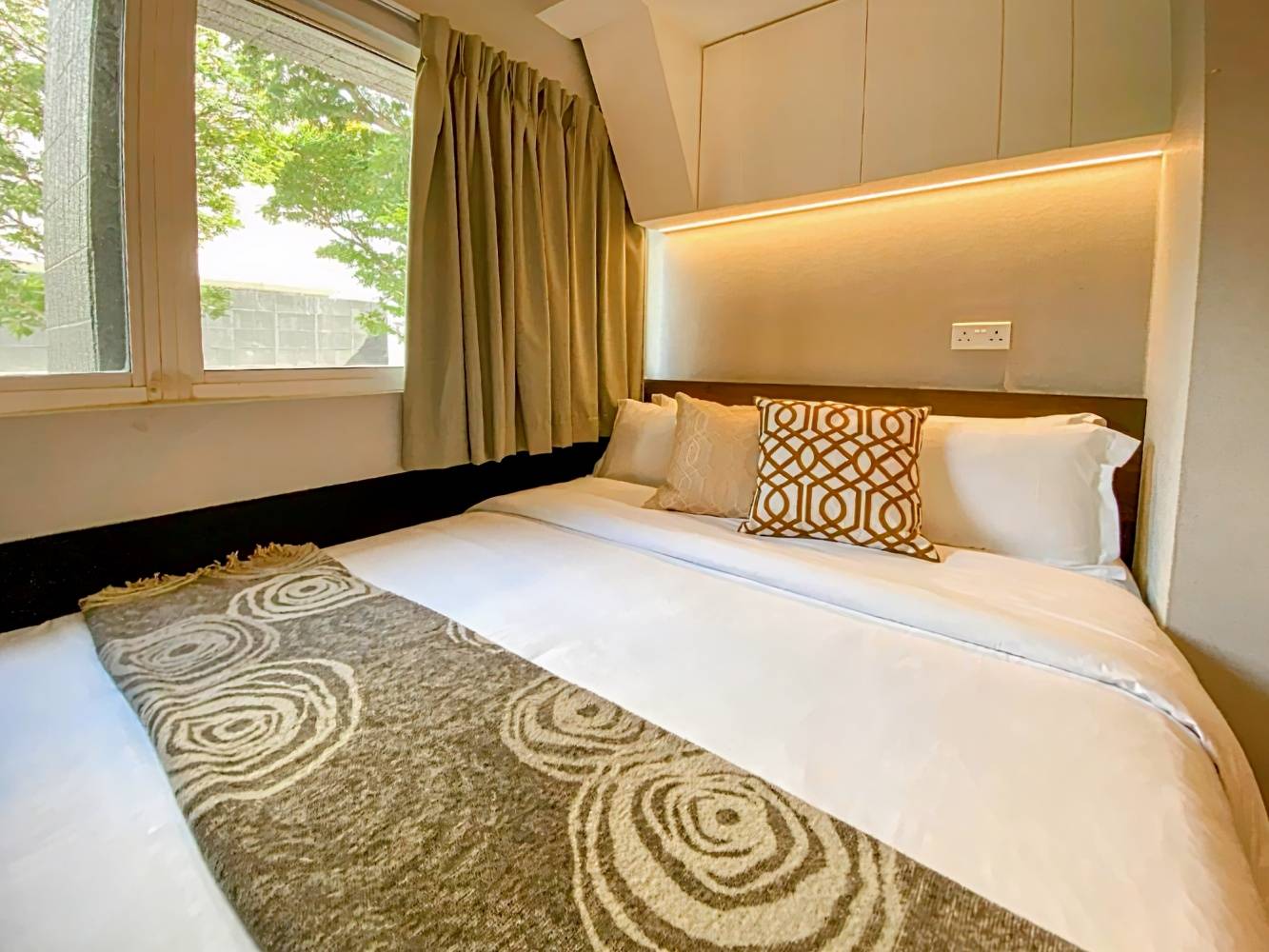 ST Signature Bugis Beach, Downtown Core : -65% during the day - Dayuse.sg