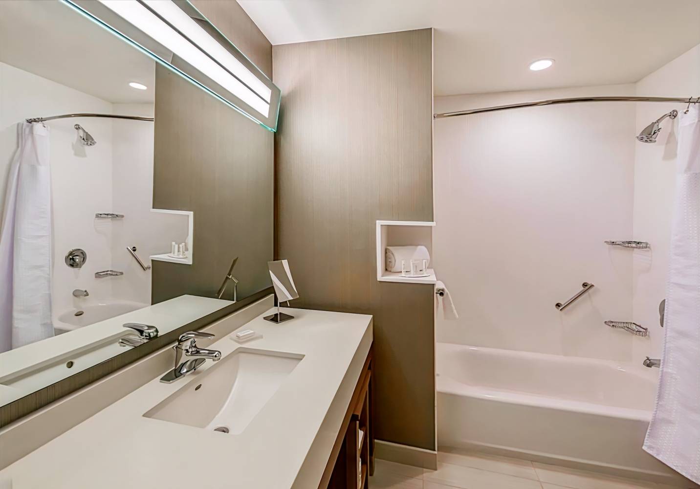 Courtyard by Marriott Reno Downtown/Riverfront, Northeast Reno : -27% ...