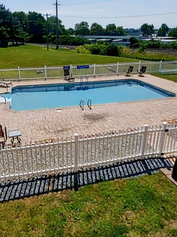 Days Inn & Suites by Wyndham Lancaster Amish Country, Lancaster : -18% ...