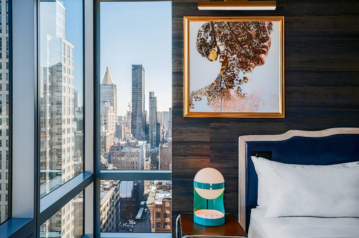 Renaissance New York Chelsea Hotel, Manhattan : hotel during the day ...