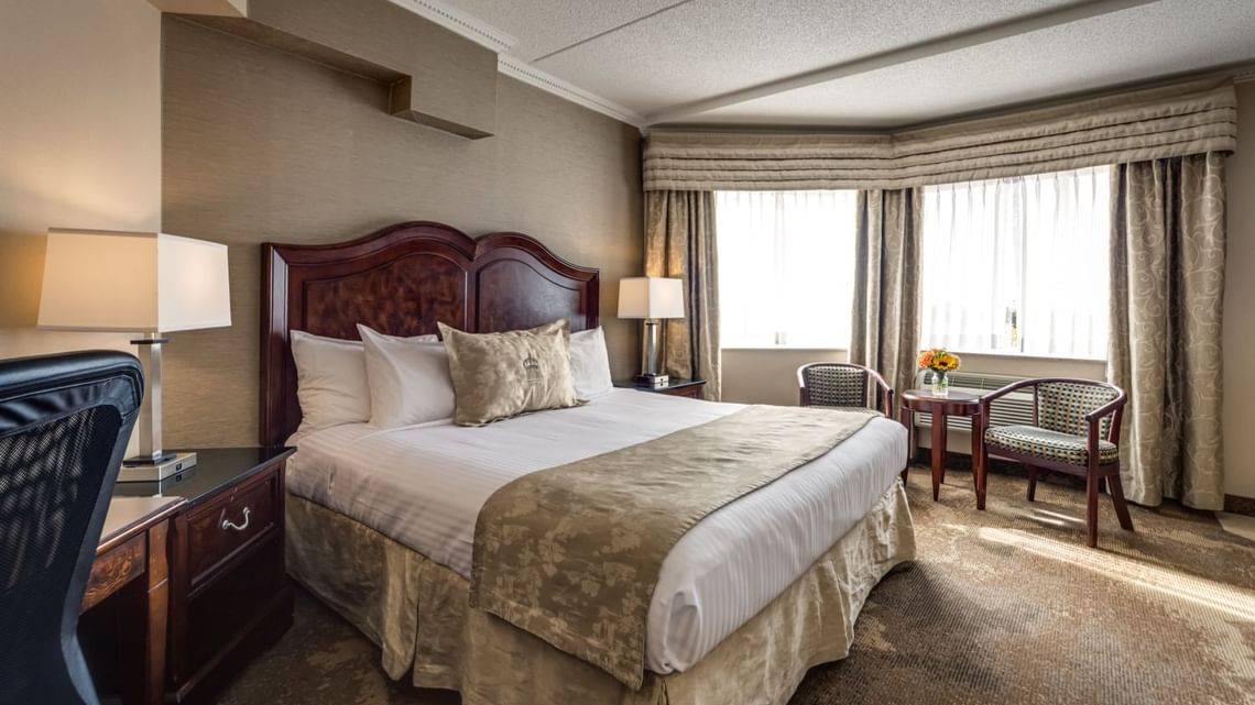 Find hotels that accept cash nearby