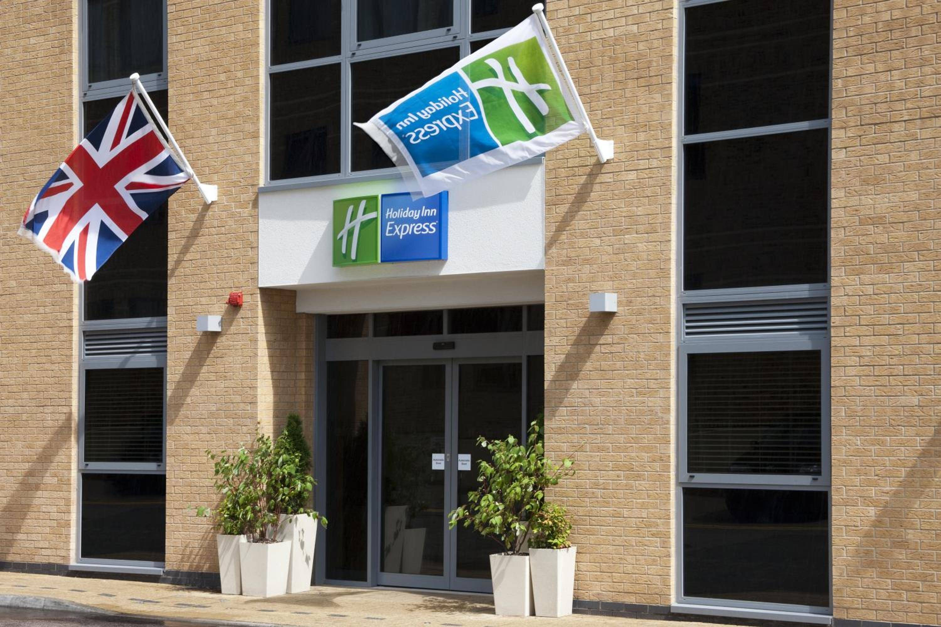 Holiday Inn Express London - Watford Junction, an IHG Hotel, London ...