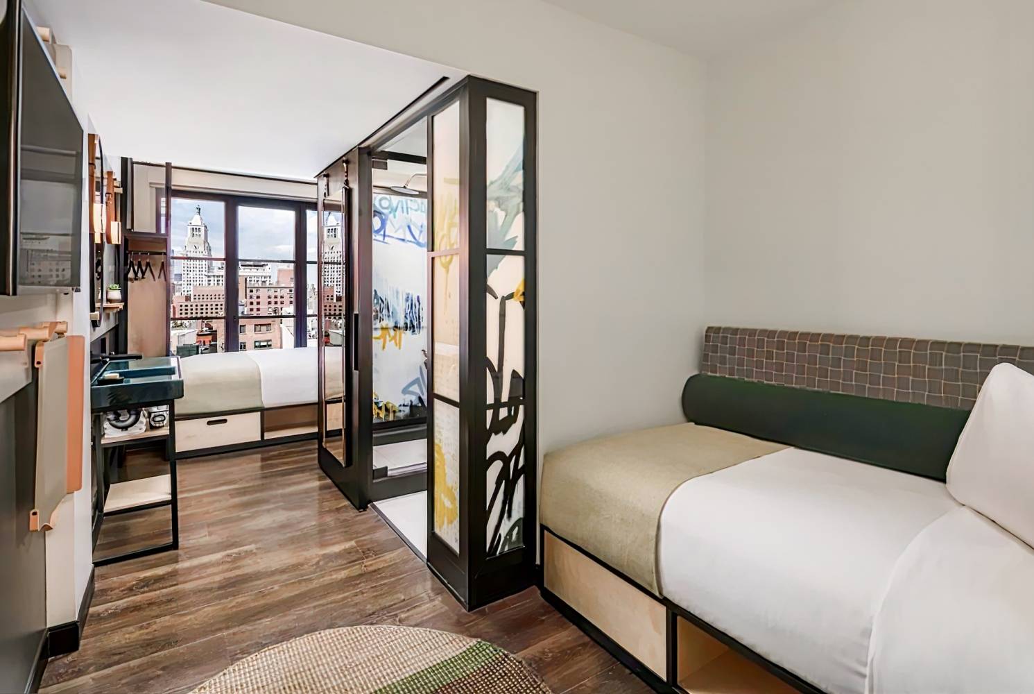 Moxy NYC East Village, Manhattan : hotel during the day - Dayuse.sg