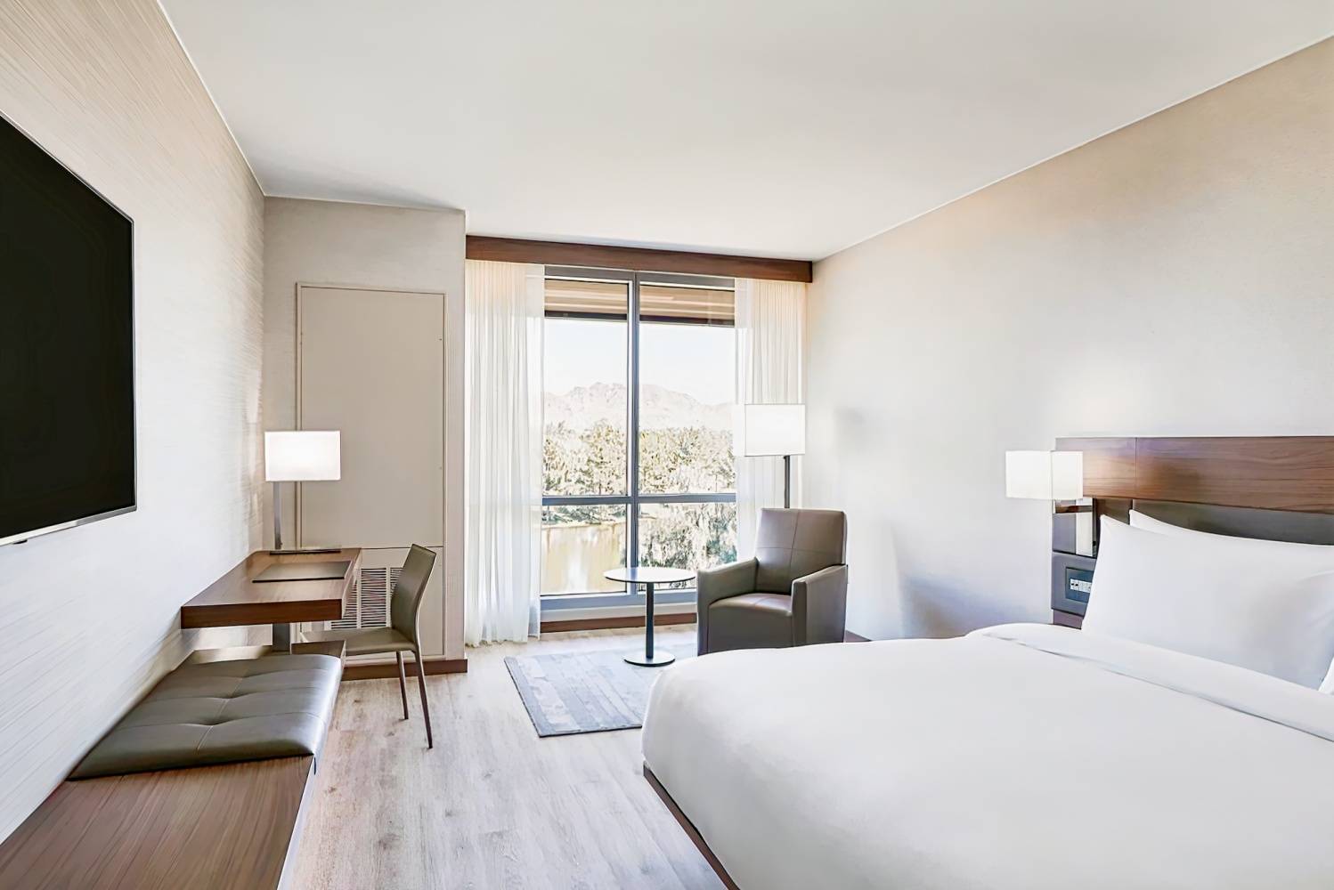 AC Hotel by Marriott Phoenix Biltmore, Camelback East Village : -57% ...