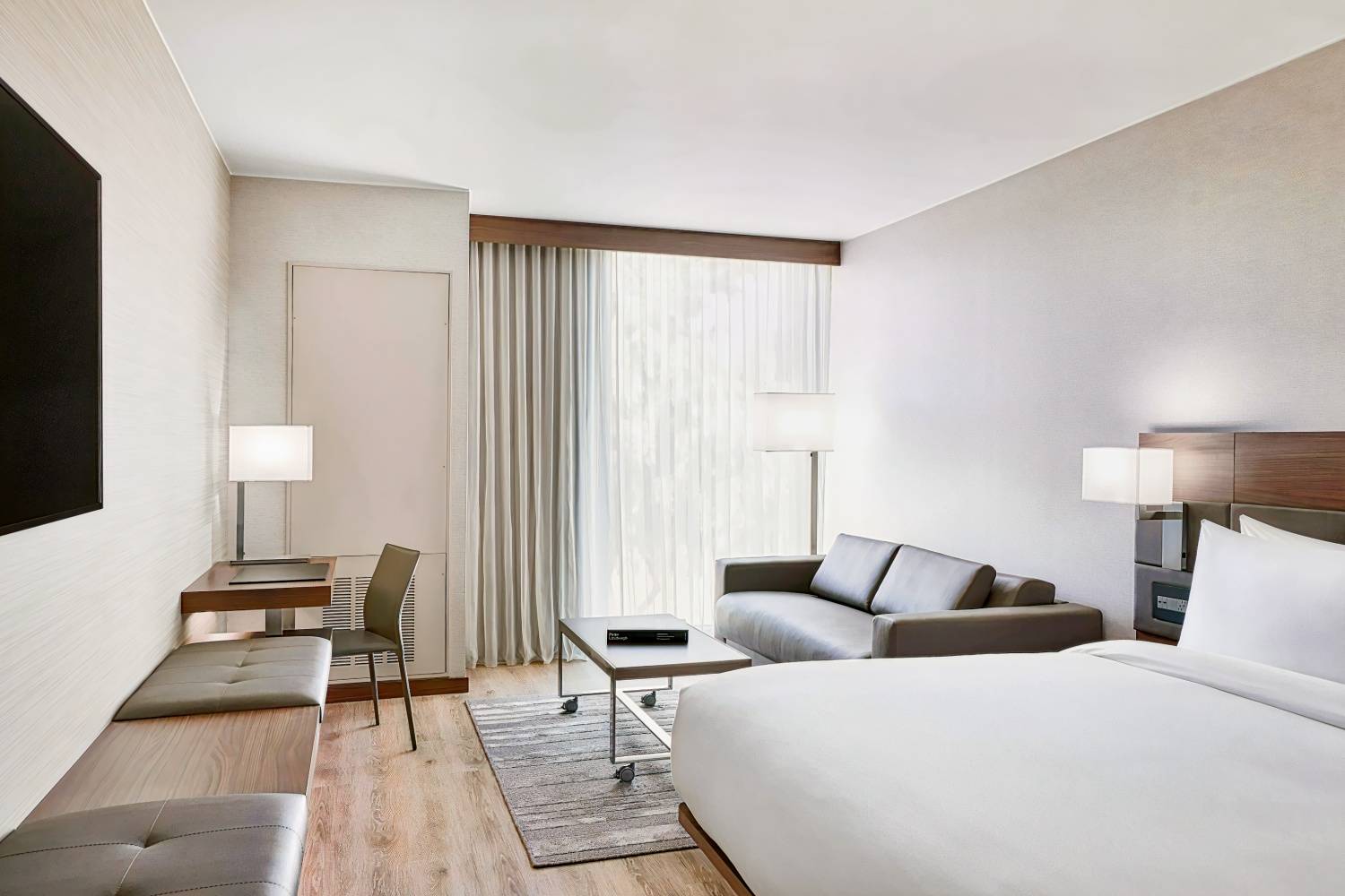 AC Hotel by Marriott Phoenix Biltmore, Camelback East Village : -57% ...