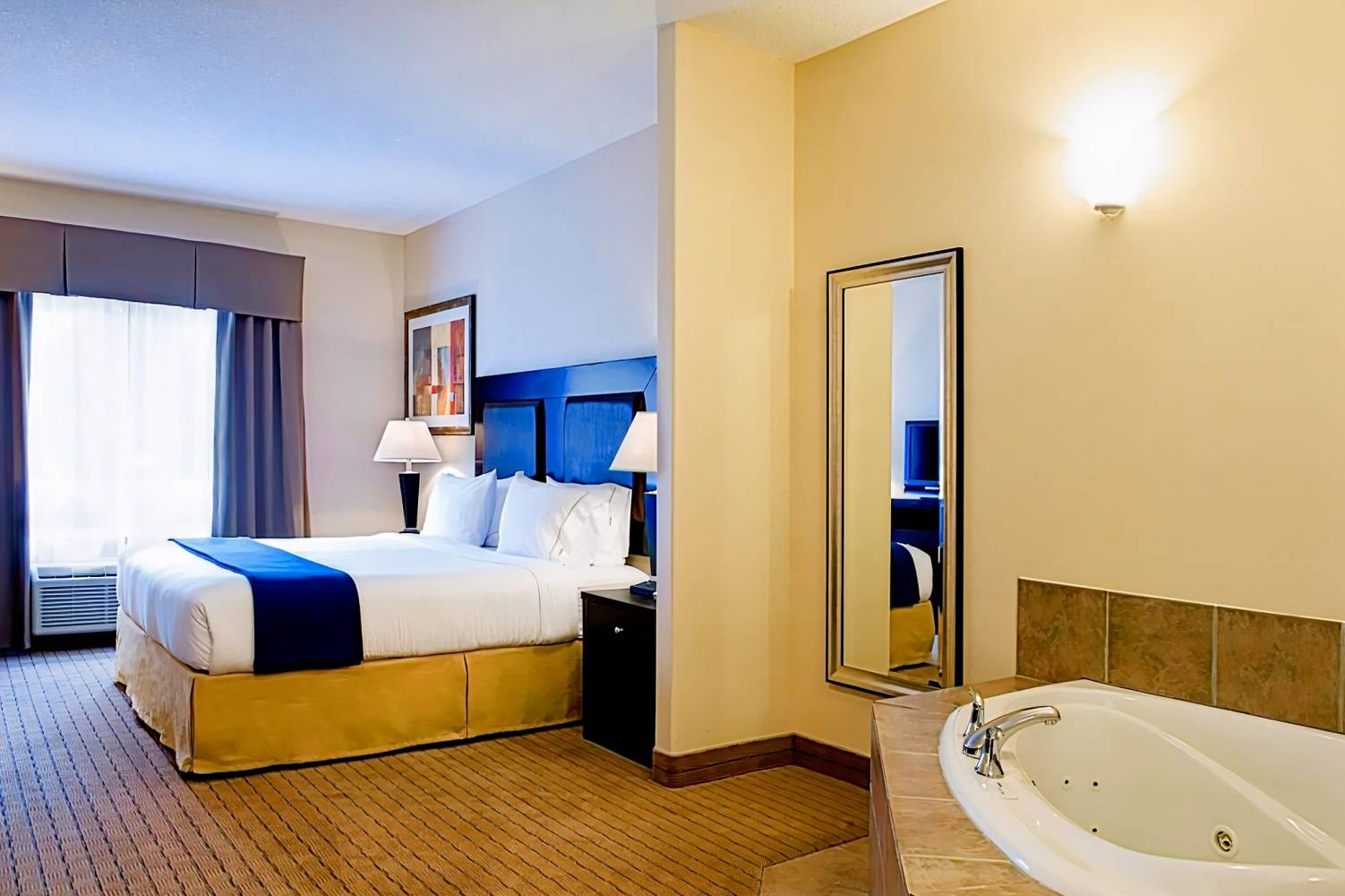 Holiday Inn Express & Suites Regina South, Whitmore Park : -37% during ...