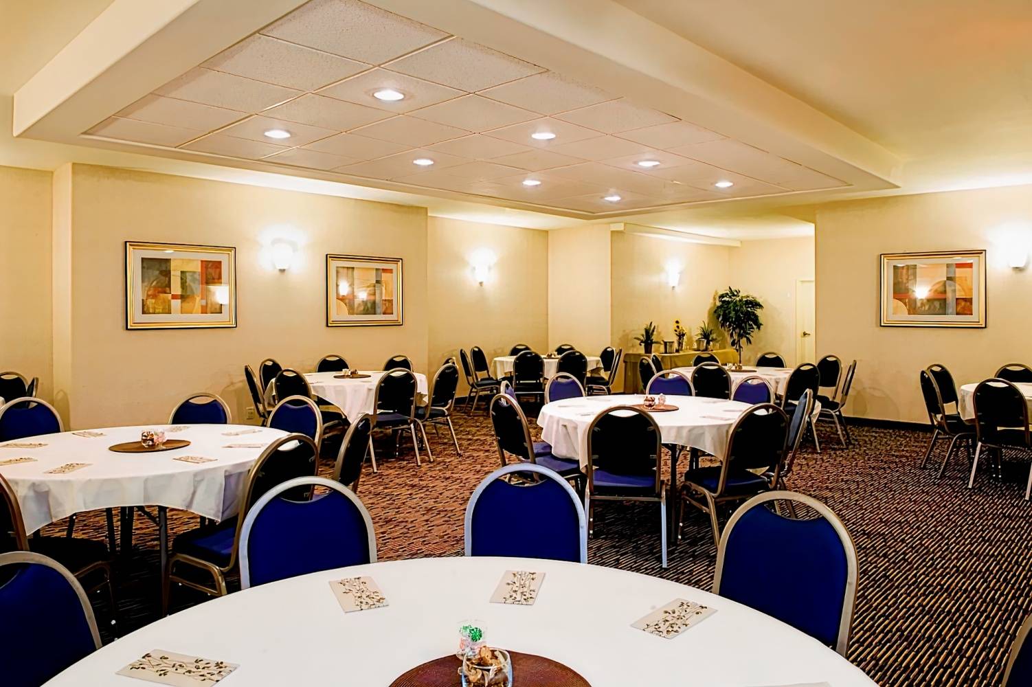 Holiday Inn Express & Suites Regina South, an IHG Hotel, Whitmore Park ...