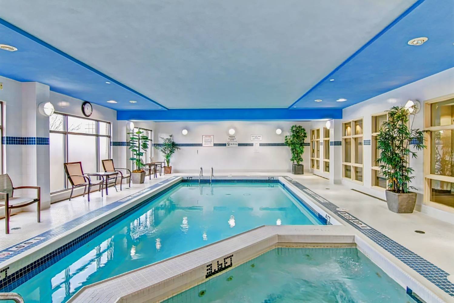 Holiday Inn Express & Suites - Guelph, Guelph : hotel during the day ...