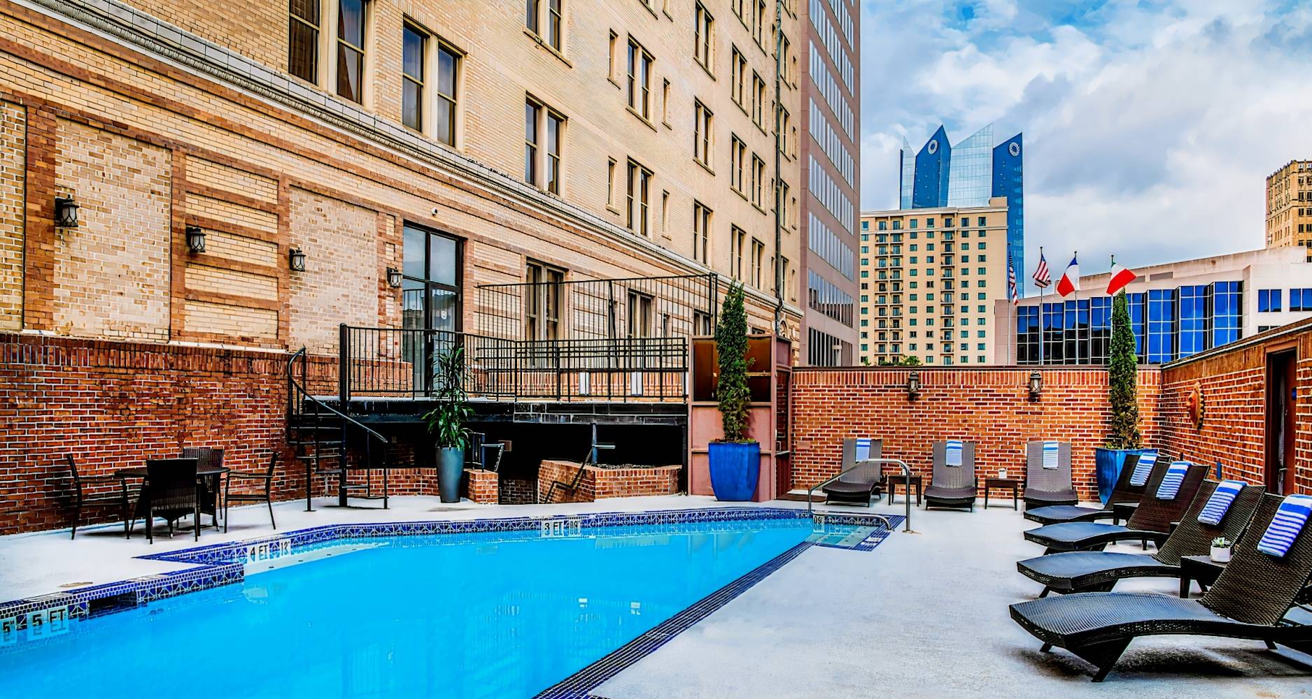 Sheraton Gunter Hotel San Antonio, Downtown : hotel during the day ...