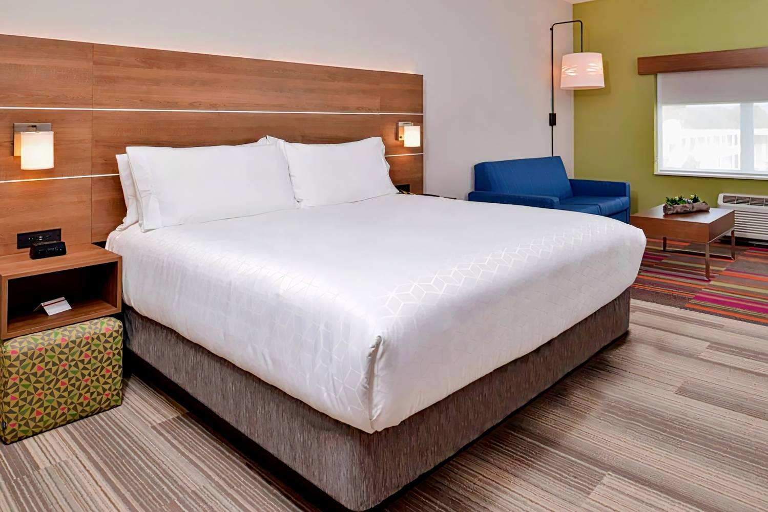 Holiday Inn Express & Suites West Melbourne, Melbourne en journée ...