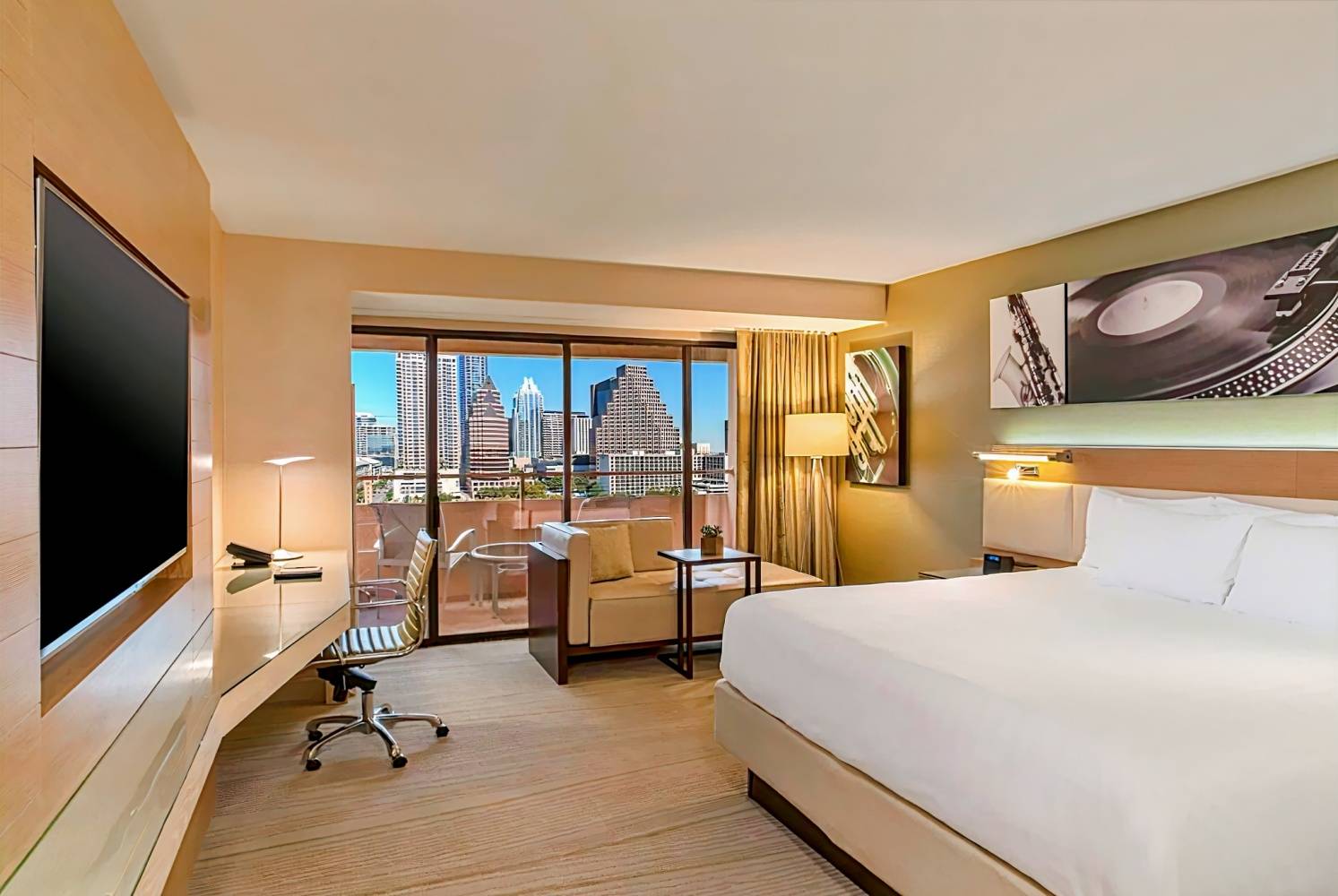 Hyatt Regency Austin, Austin : hotel during the day - Dayuse.co.uk