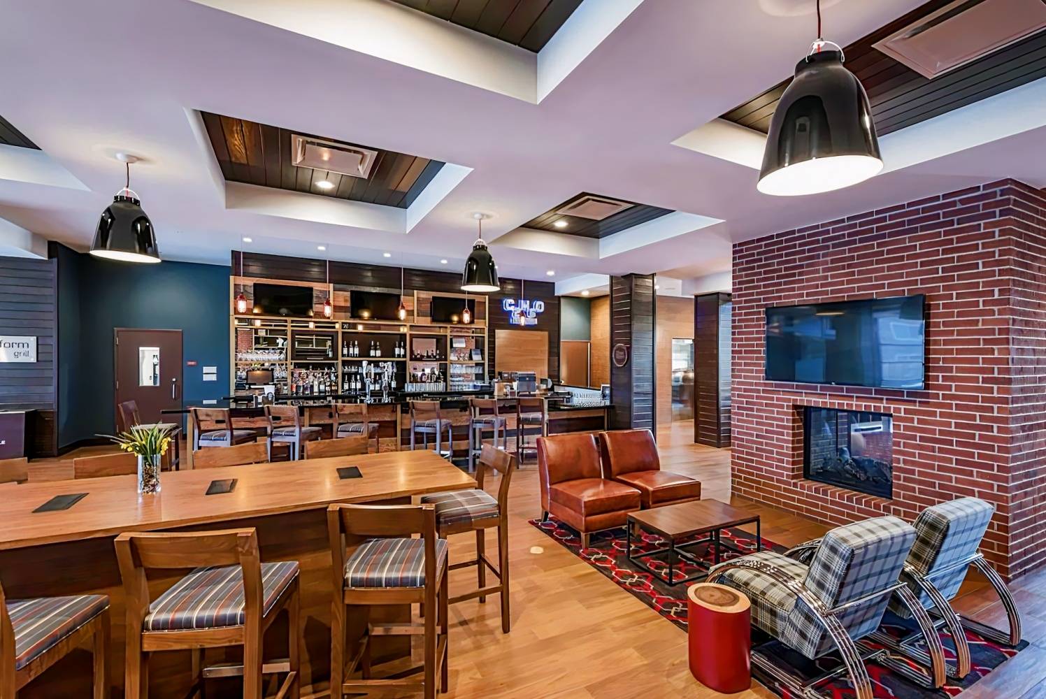 Short stay hotels in Houston near me - Dayuse.com