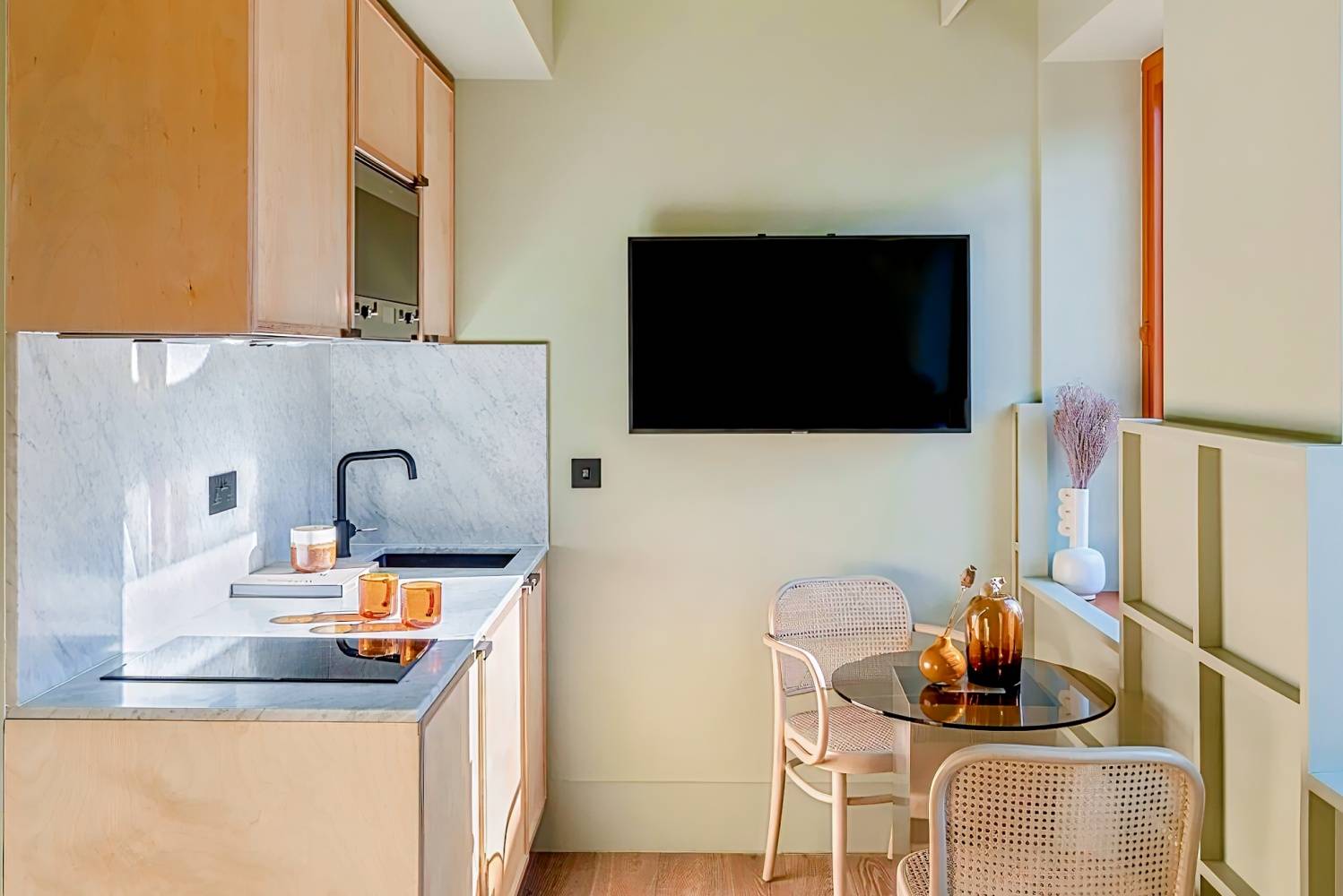 Locke at Broken Wharf, Queenhithe : hotel during the day - Dayuse.com