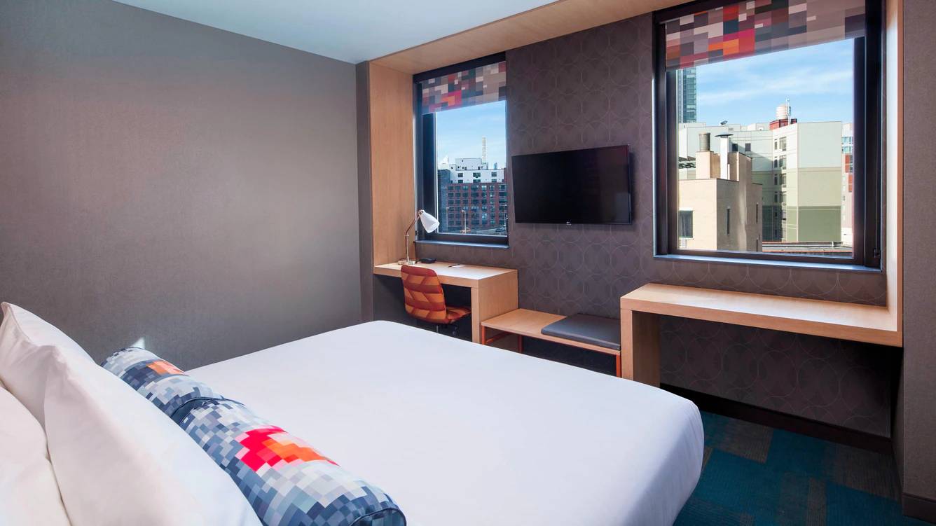 Aloft Long Island City-Manhattan View, Long Island City : -36% during ...