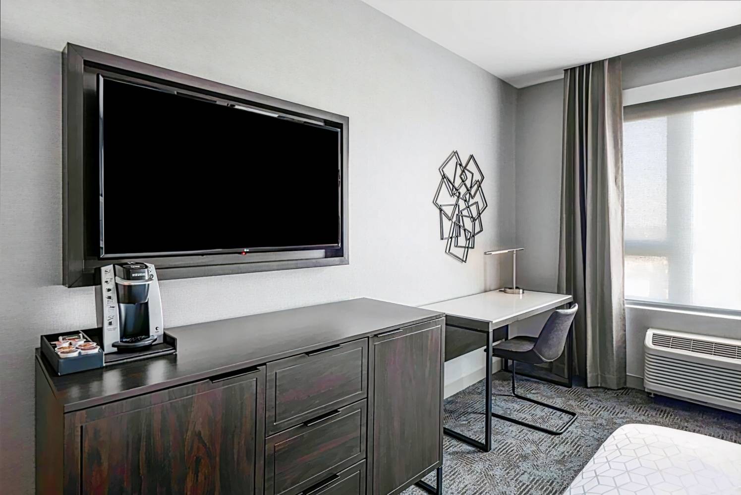 Holiday Inn Express Boston Logan Airport - Revere, Revere : hotel ...