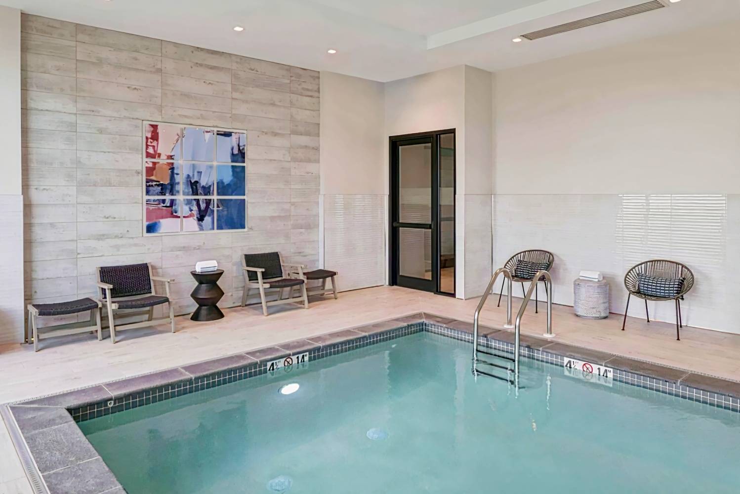 Holiday Inn Express Boston Logan Airport - Revere, Revere : hotel ...