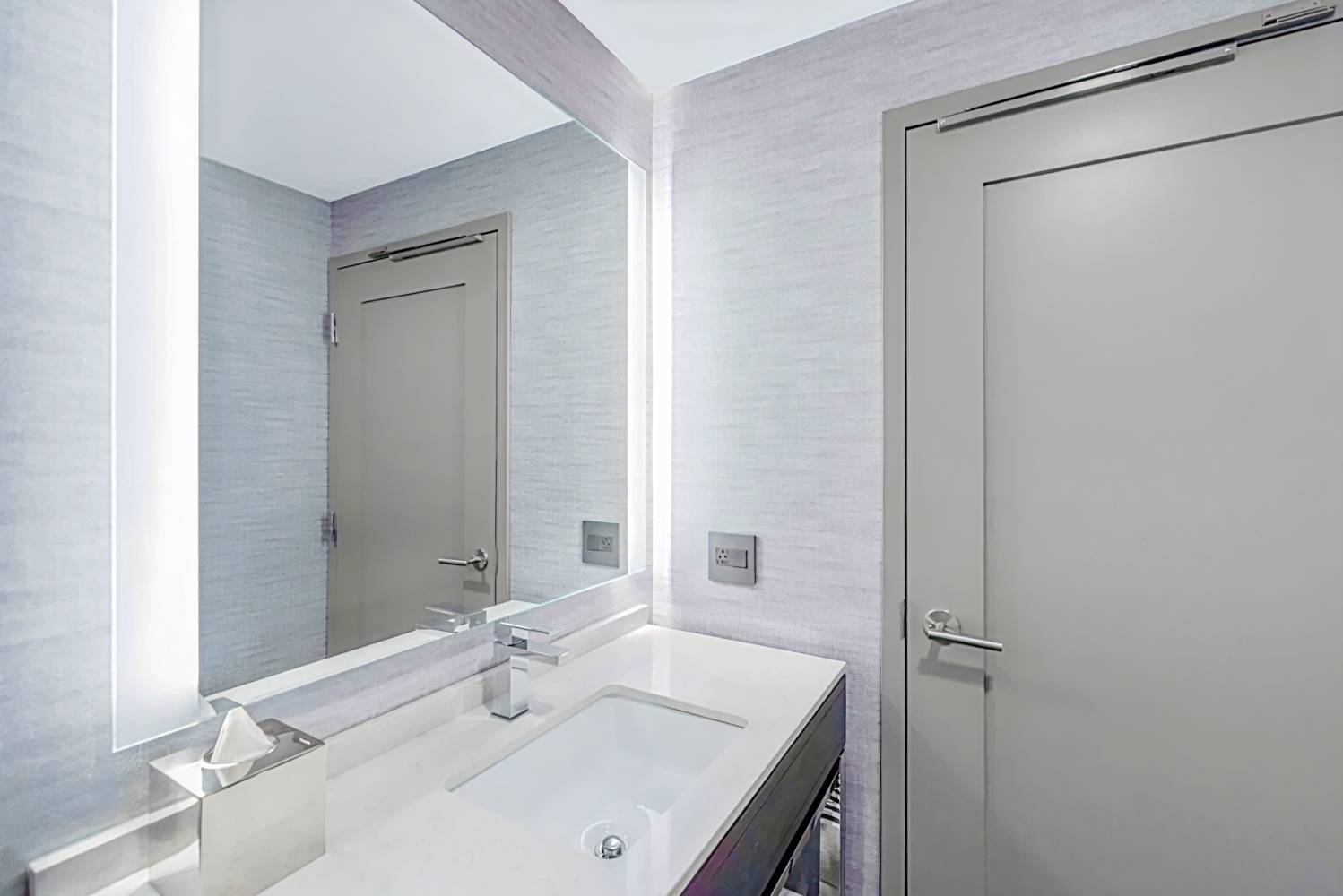 Holiday Inn Express Boston Logan Airport - Revere, Revere : hotel ...