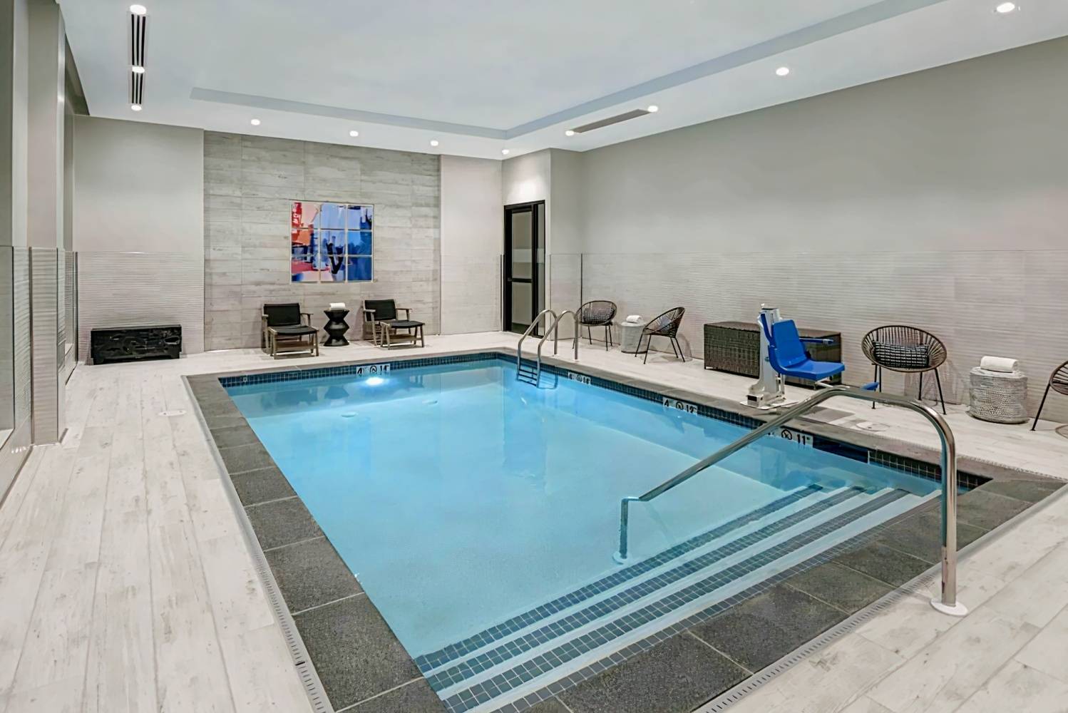 Holiday Inn Express Boston Logan Airport - Revere, Revere : -44% during ...