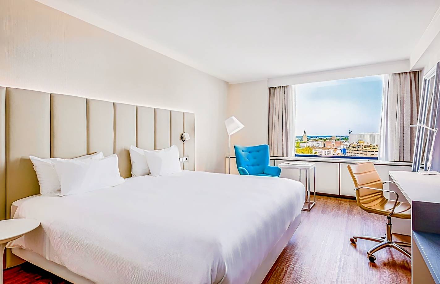 NH Utrecht, Zuid-West : hotel during the day - Dayuse.com