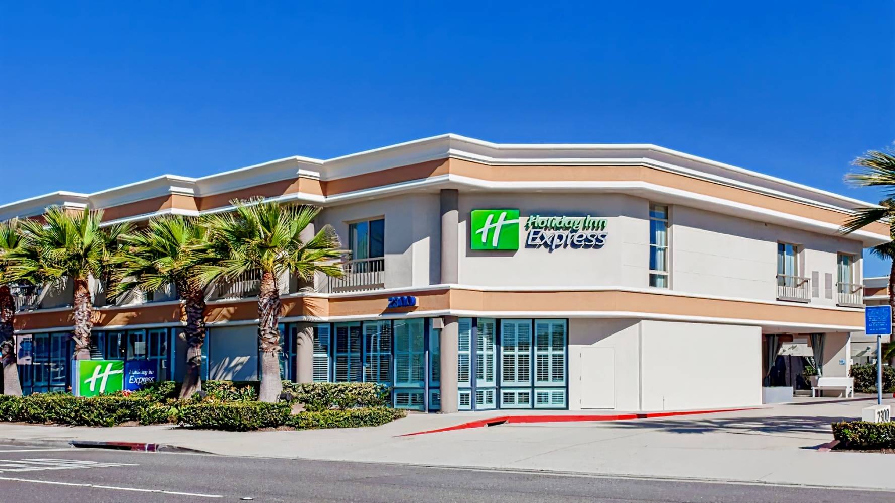 Holiday Inn Express Newport Beach, an IHG Hotel, Newport Beach : -41% ...