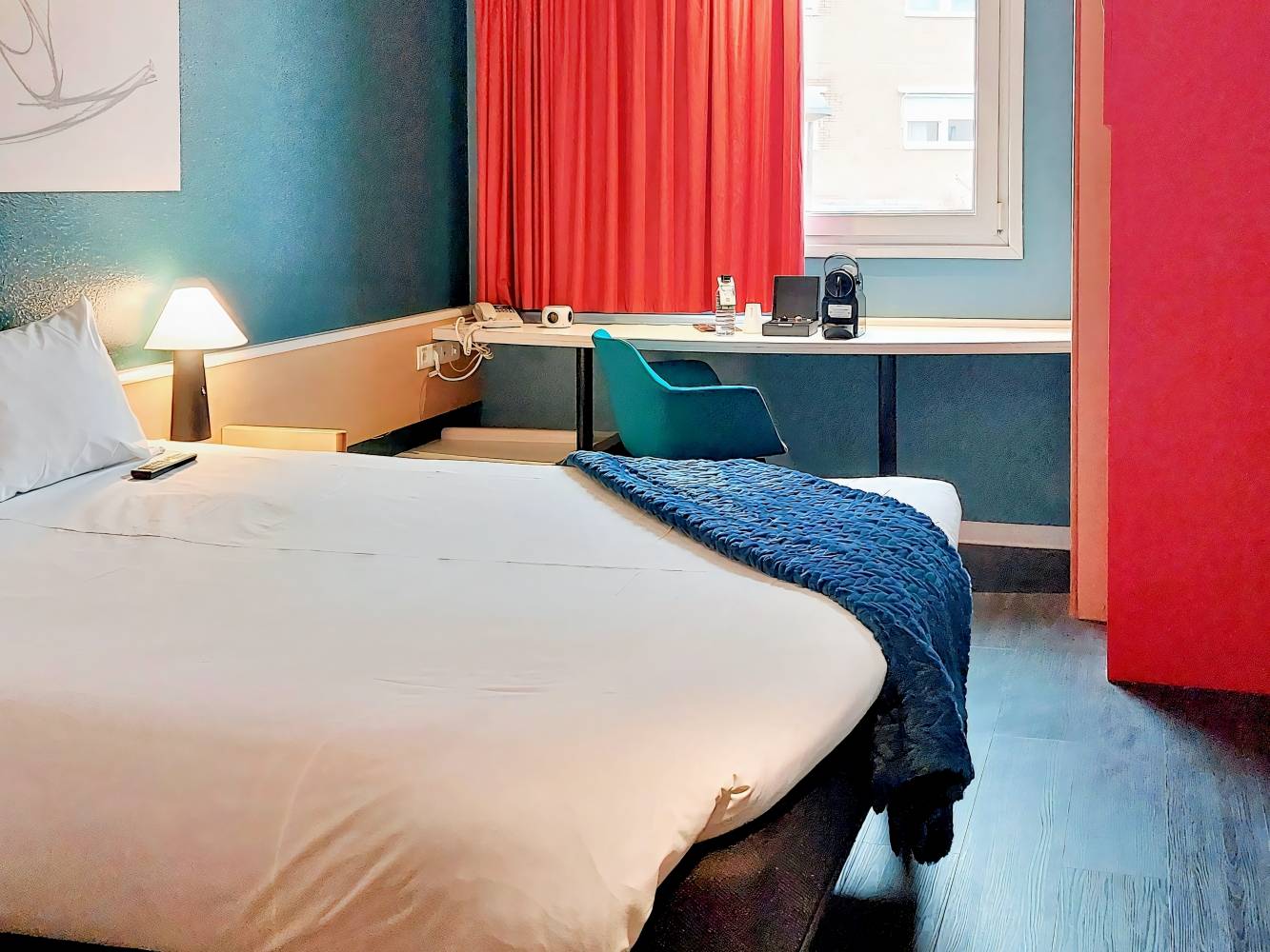 ibis Valencia Bonaire Aeropuerto, Valencia : durante el día - Reserva ...