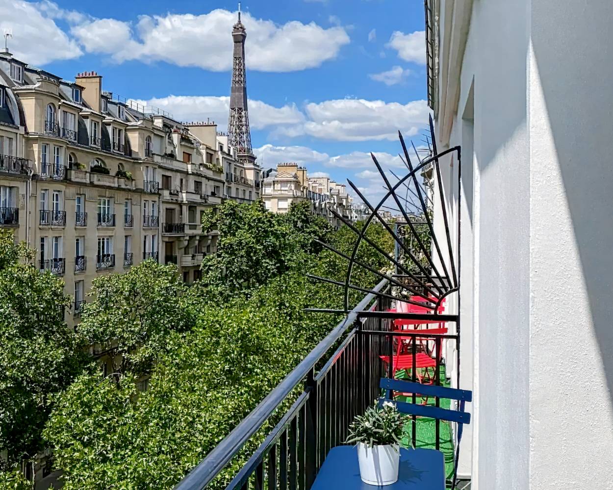 Le Cercle Tour Eiffel, Paris 7ème : hotel during the day - Dayuse.com