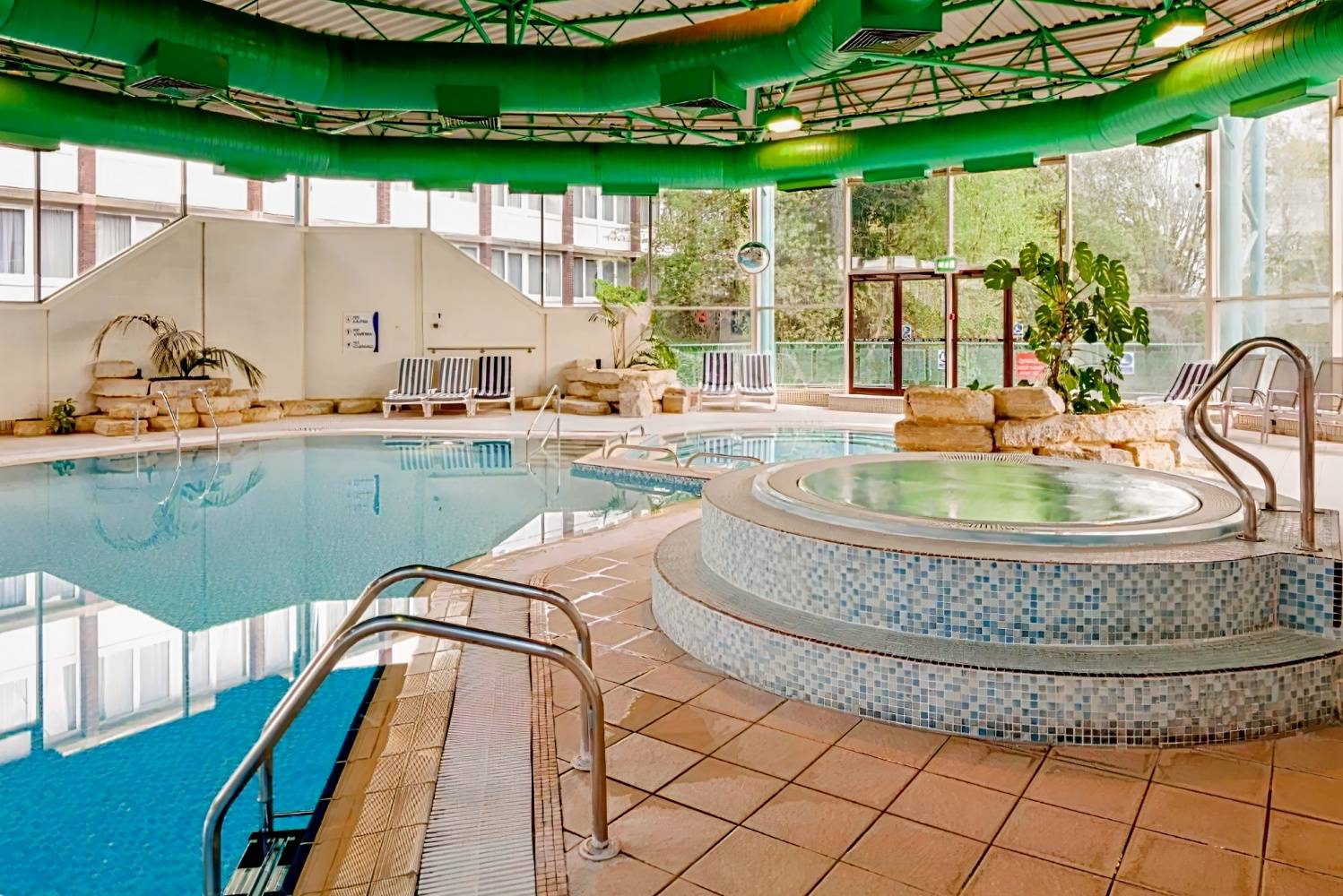 Holiday Inn Maidenhead Windsor, Berkshire : hotel during the day ...