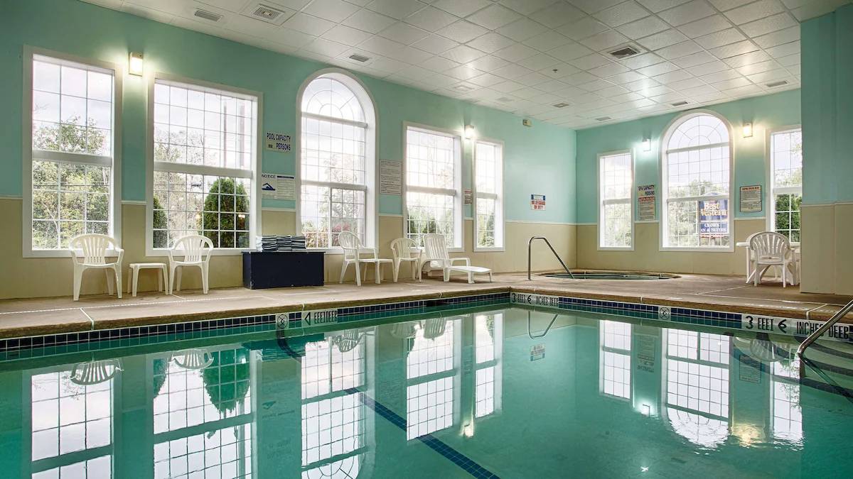 Best Western Crown Inn & Suites - Batavia, Batavia : hotel during the ...